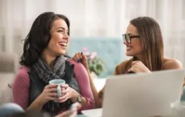 3 روش ساده برای جلب اعتماد با زبان بدن • دیجی‌کالا مگ