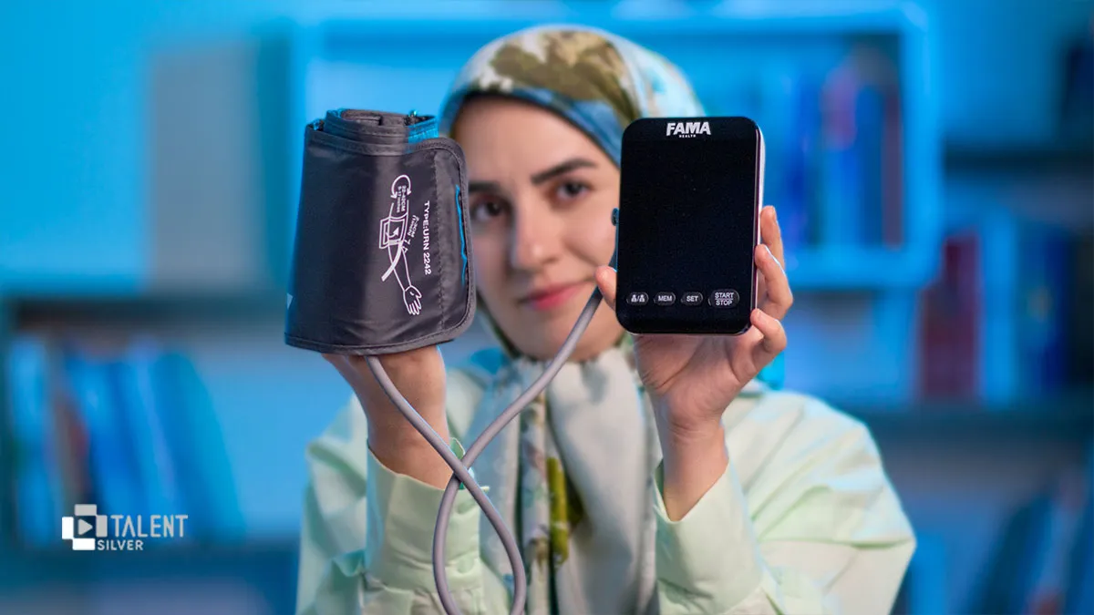 بررسی فشارسنج دیجیتال فاما هلث مدل U81؛ کوچک با صفحه نمایش رنگی • دیجی‌کالا مگ