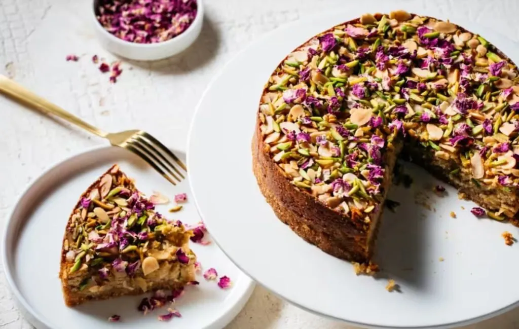 ۱۰ مدل کیک عید نوروز برای سفره هفت‌سین + طرز تهیه • دیجی‌کالا مگ